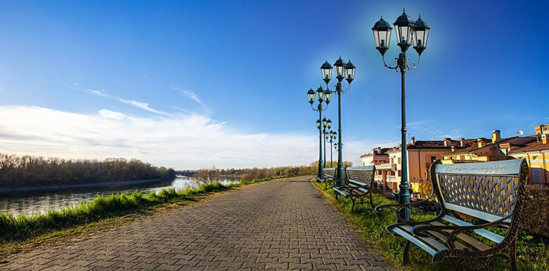 Proverbi, nuove panchine e lampioni e un cancello magico: Boles ...