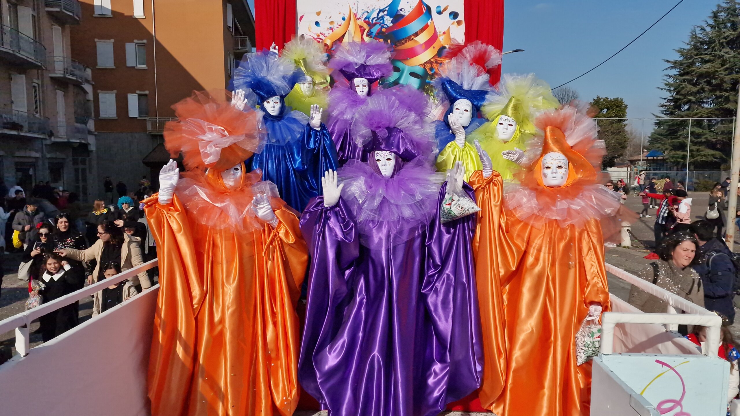 Carnevale, quanto ci sei mancato. E' festa a Roncadello e Cicognara ...