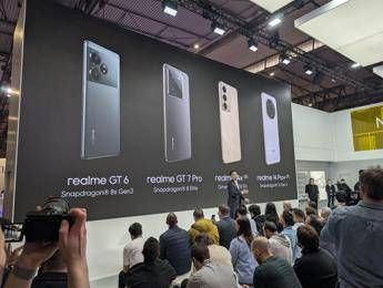 realme al MWC 2025: strategia triennale, IA e qualcosa di ultra ...